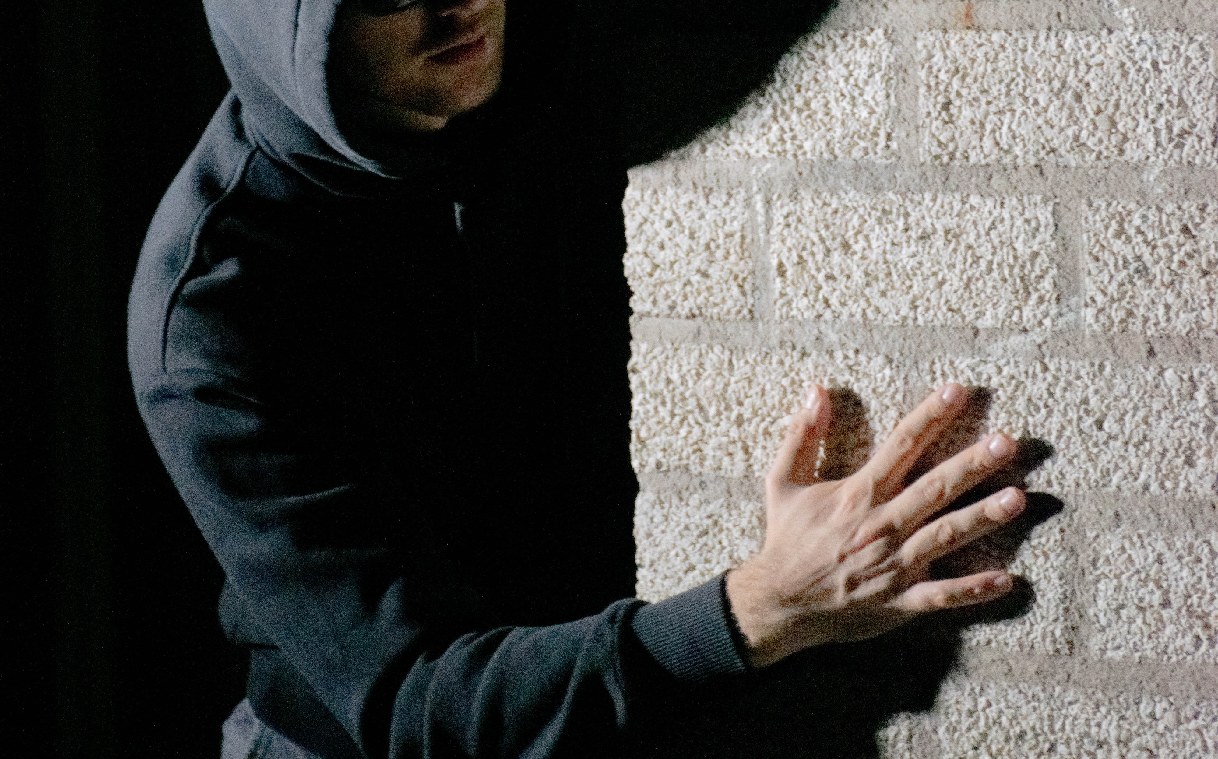 Box-wearing Thief Arrested While Getting Clear View Of Loot