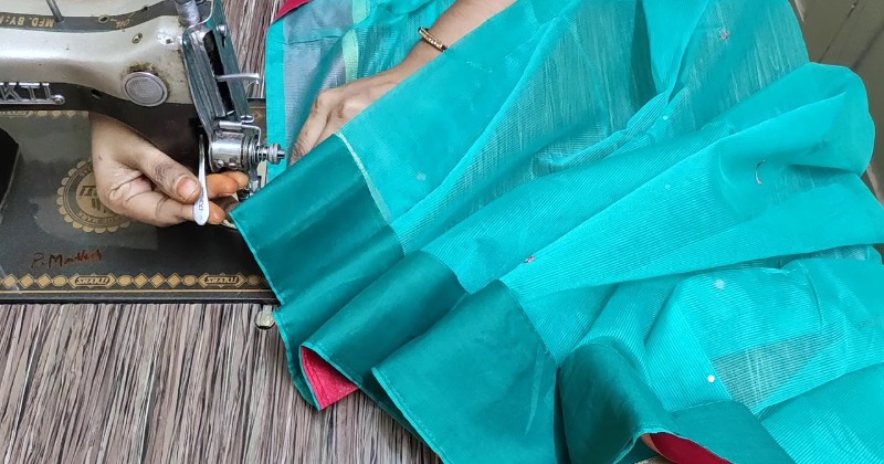 कैसे शुरू हुआ साड़ी में फॉल लगाने का चलन साड़ियों को सुरक्षित रखने के लिए पहले लगती थी महंगी चेन