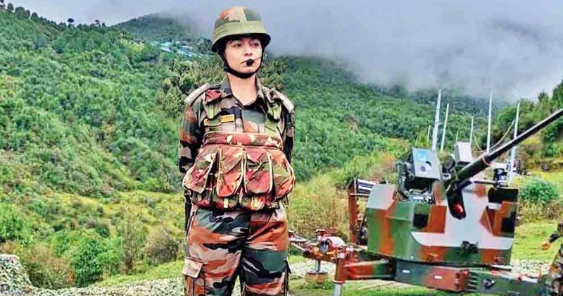 देश-विदेश की नौकरियों के ऑफर ठुकरा ये बेटी सेना में बनी कैप्टन, अब कर ...