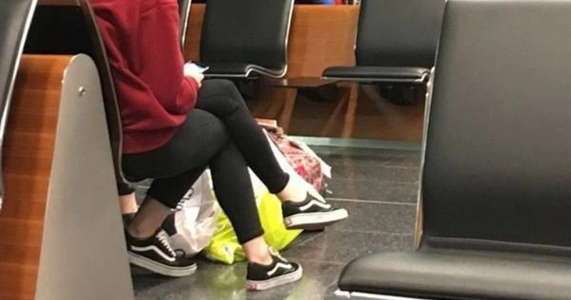 Optical Illusion - One Woman But Three Legs!