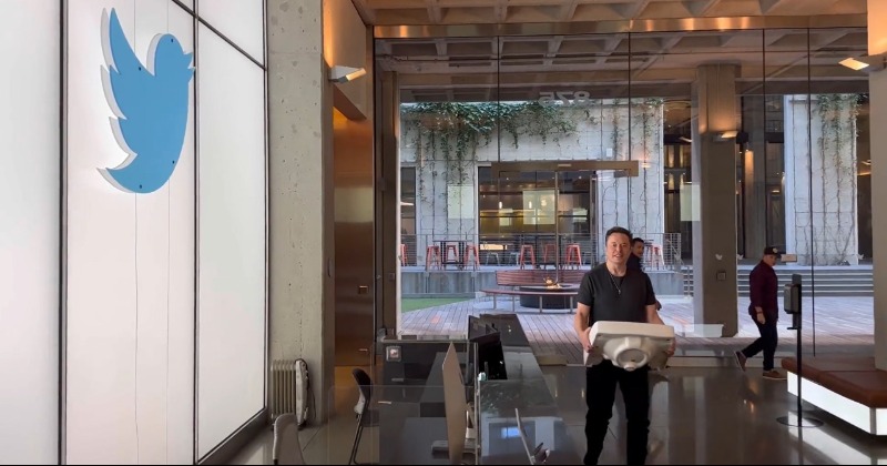 Elon Musk Heads To Twitter Office With A Sink