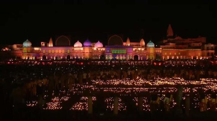 Ayodhya Deepotsav 2022 में बना विश्व रिकॉर्ड, 15 लाख 76 हज़ार दीपकों से रौशन हुई 'राम की नगरी'