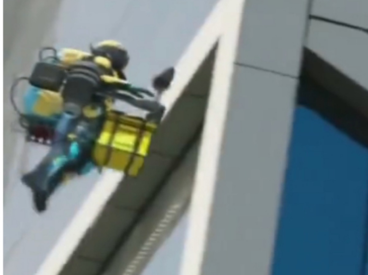 Video Of Delivery Agent Flying On A Jetpack To Deliver Food Goes Viral ...