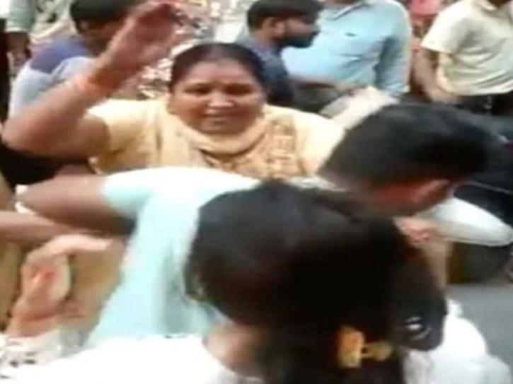Karwa Chauth Wife Catches Husband Shopping With Gf Beats Them