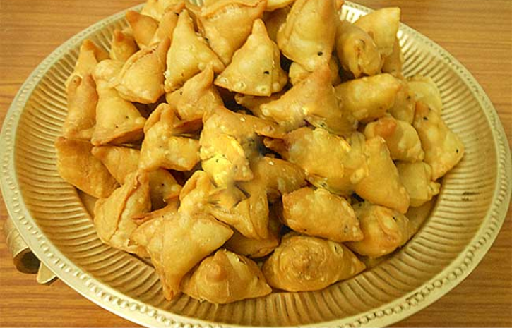 UK Youngsters Are Ditching Biscuits And Eating Samosas With Chai: Survey