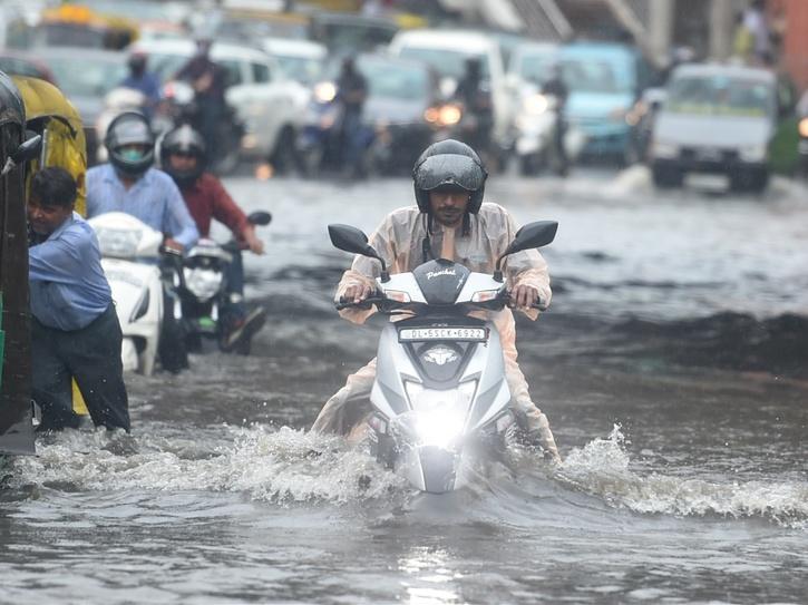 This Picture Is Enough To Show How People Suffered During Rains In Gurugram
