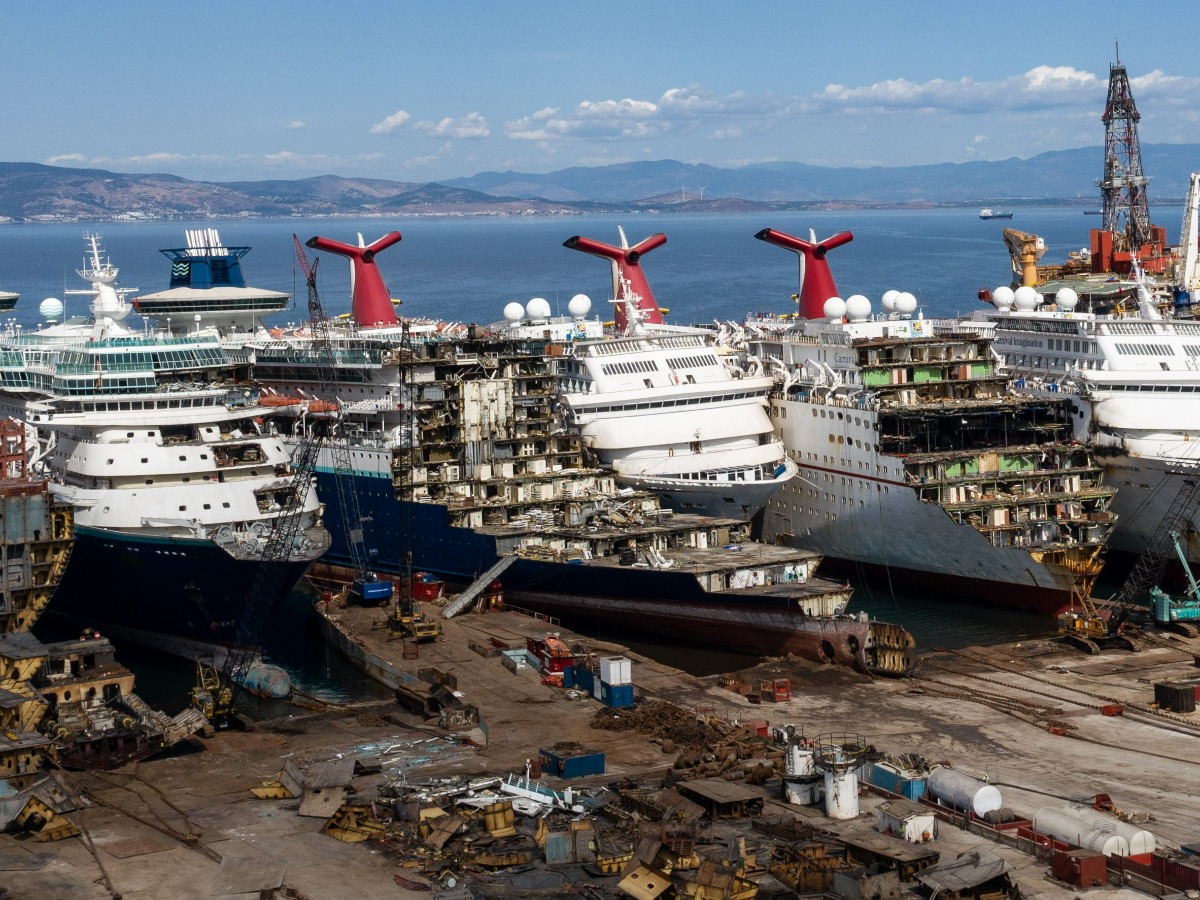 विमानों के भी कब्रिस्तान होते हैं? दुनिया की इन जगहों पर धूल फांक रहे ...