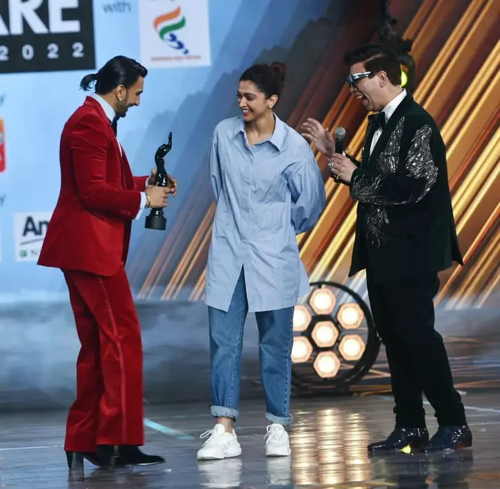 Deepika Padukone Attends Awards Night In Oversized Shirt-Jeans; Fans ... Deepika Padukone Attends Awards Night In Oversized Shirt-Jeans; Fans ...
