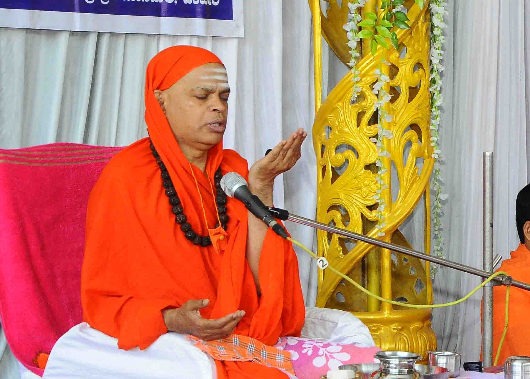 Who Is Karnataka Lingayat Leader Shivamurthy Murugha Sharanaru And What ...