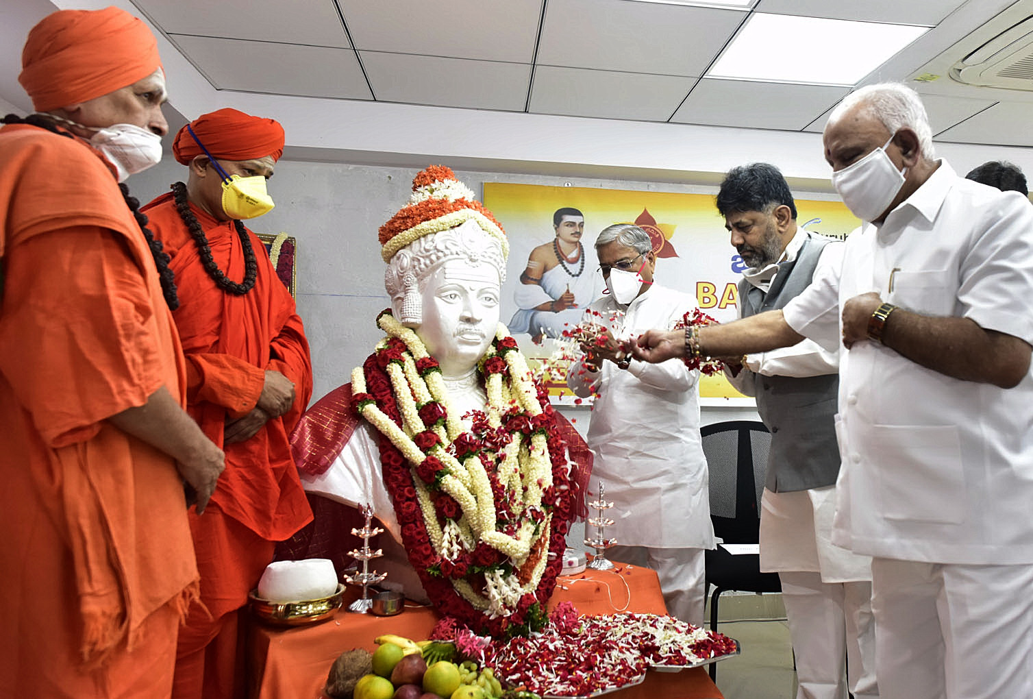 Who Is Karnataka Lingayat Leader Shivamurthy Murugha Sharanaru And What ...