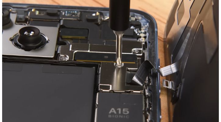 iPhone 14 Has Been Redesigned Inside-Out, Making It Easier, Cheaper To ...