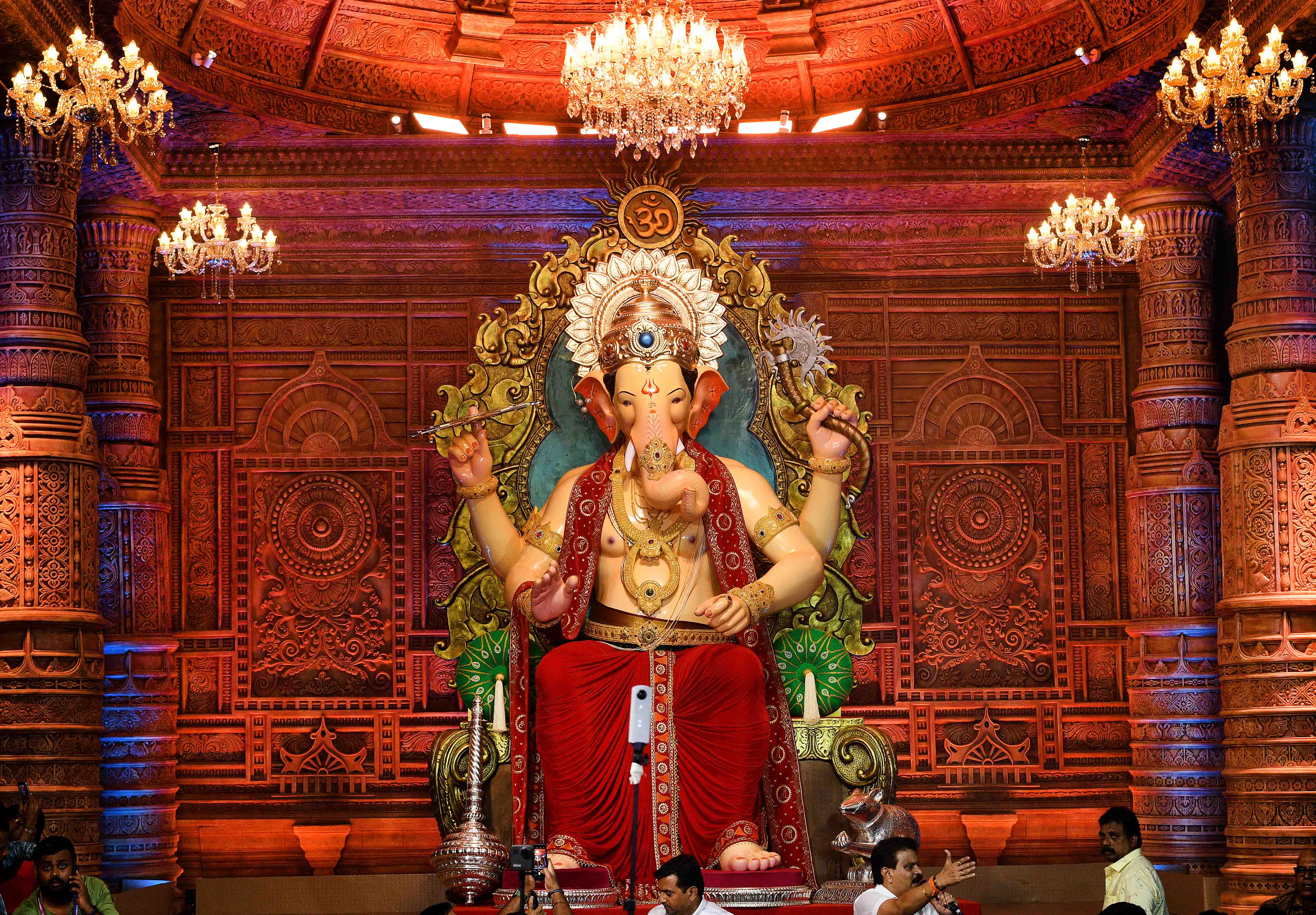 Mumbai's Lalbaugcha Raja Mandal Fined Rs 3.6 Lakh For Creating Potholes ...