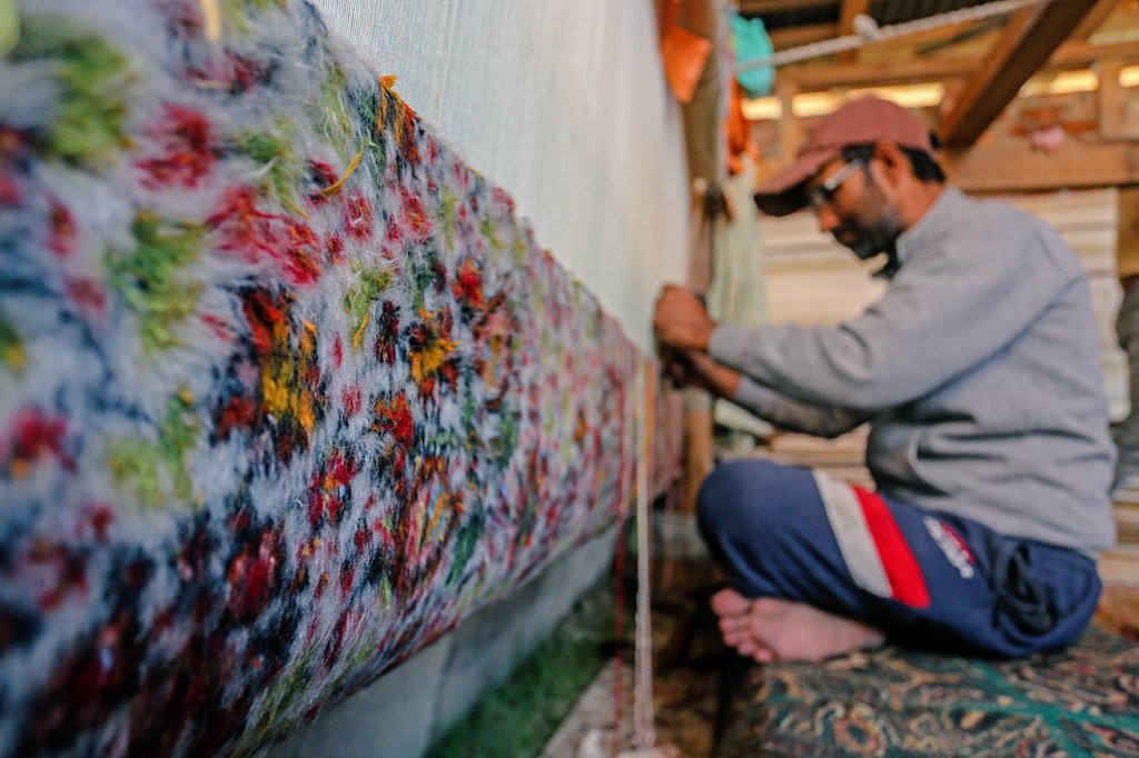 These Hand-Woven Kashmiri Carpets Are All Set To Embellish New ...