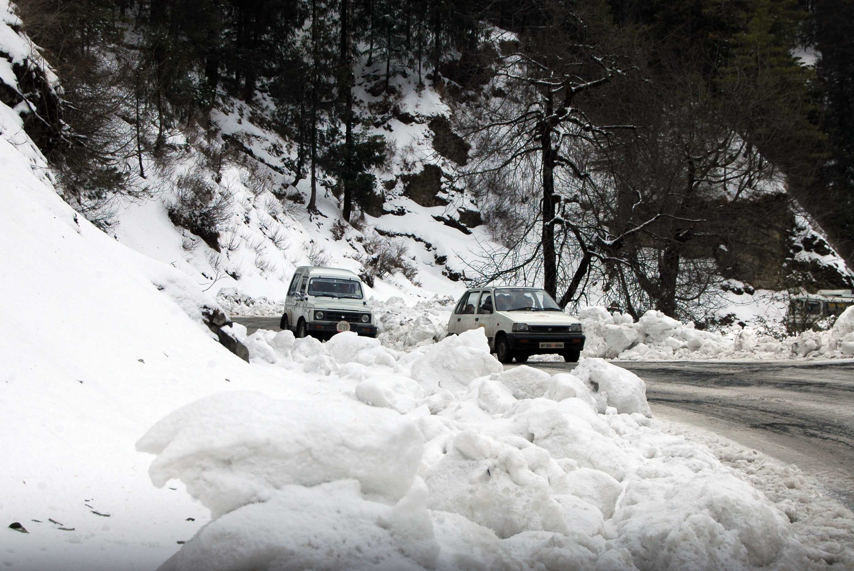 Winter Is Here! Himachal Pradesh Receives Fresh Snowfall, IMD Issues ...