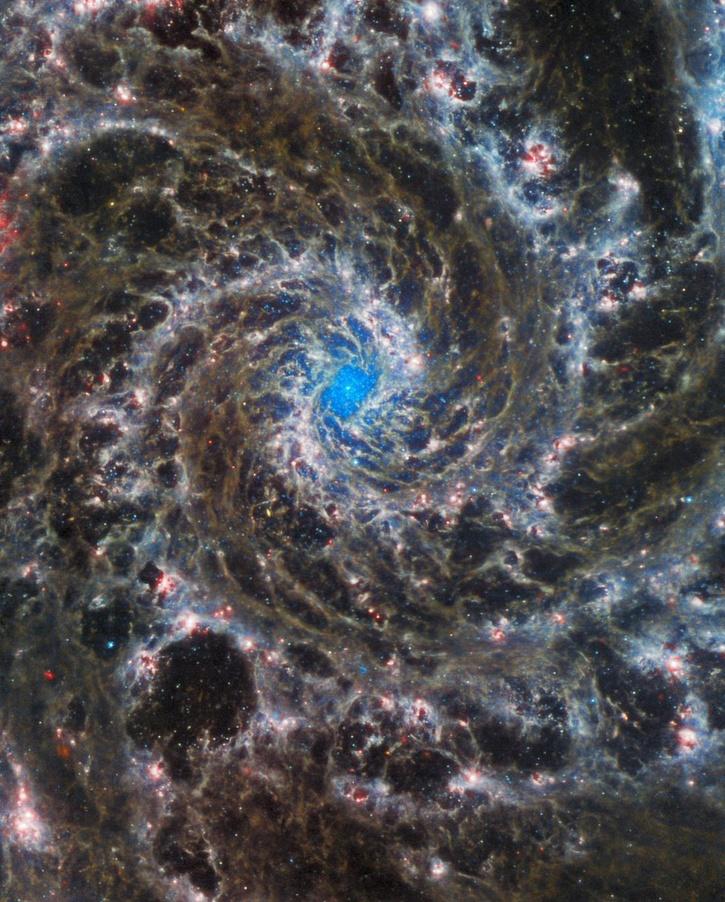 सामने आई Phantom Galaxy के 'दिल' की तस्वीर, James Webb और Hubble ...