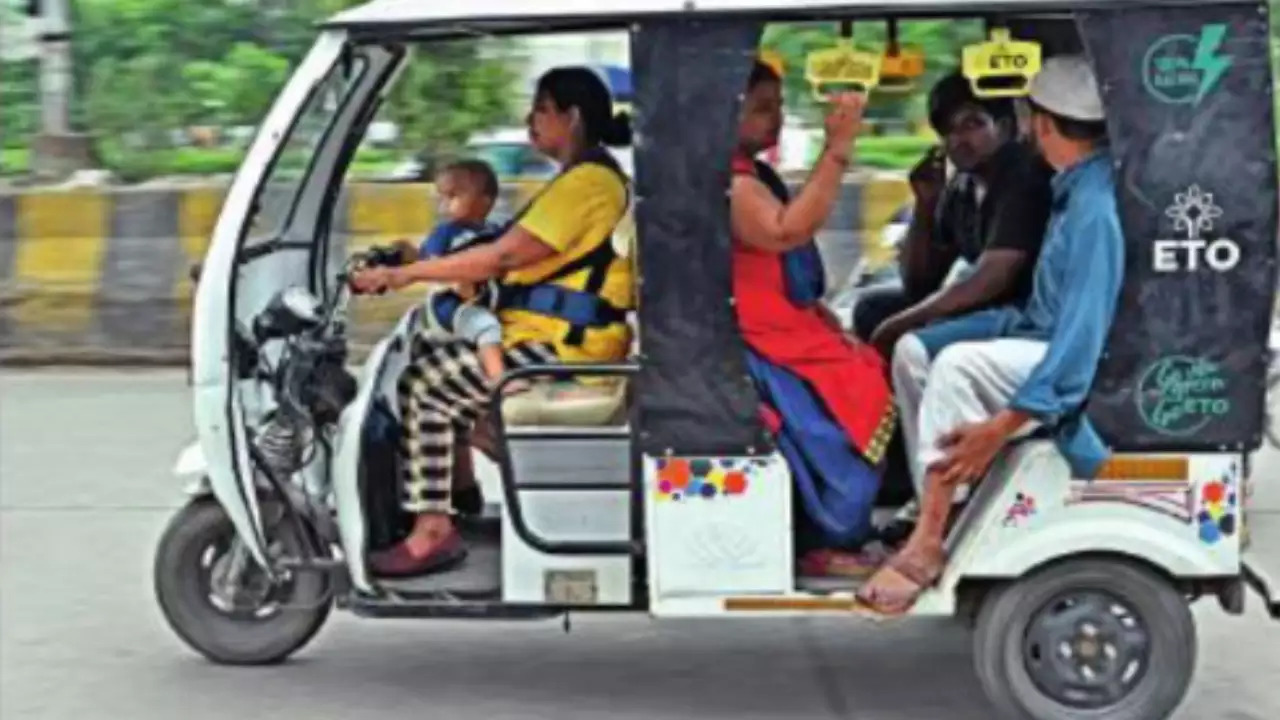 Single Mom Straps Baby To Her Chest While Driving e-Rickshaw
