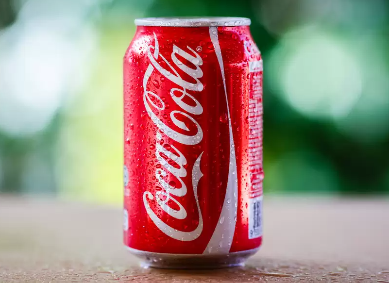 टैक्स से बचने के लिए लाल रंग से पेंट किये थे Coca Cola ने अपने कैन, लाल ...
