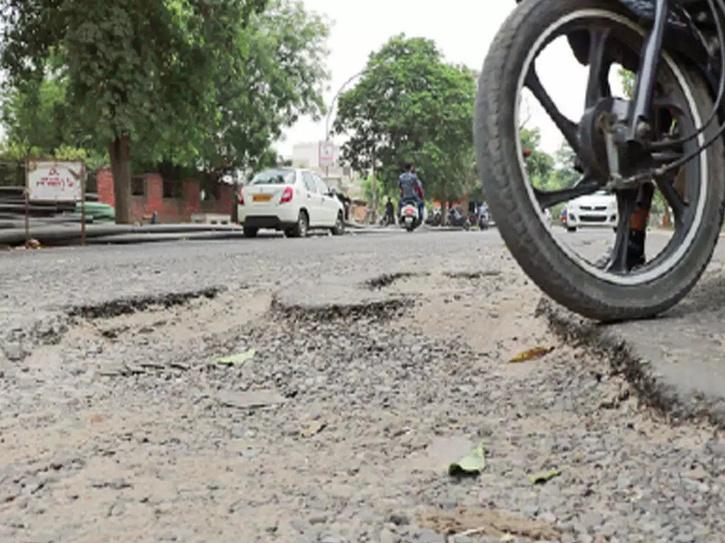 Gurugram: Villagers Force Authorities To Construct Broken Road At Gunpoint