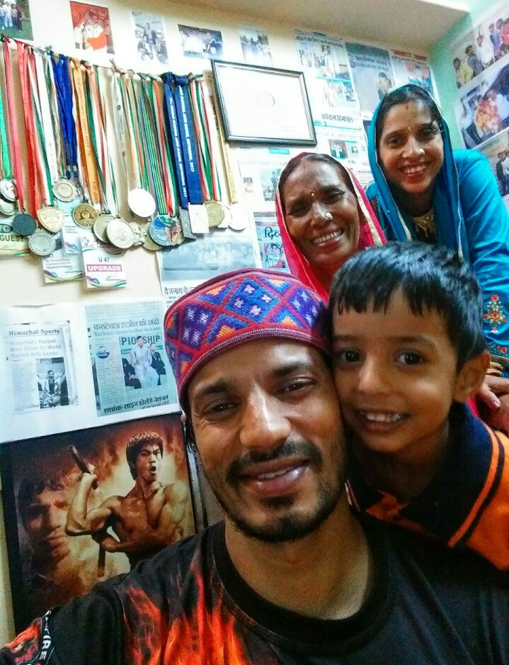 देश के लिए पदक जीतने की कीमत? अब अपना घर चलाने के लिए मेहनत मजदूरी करने ...