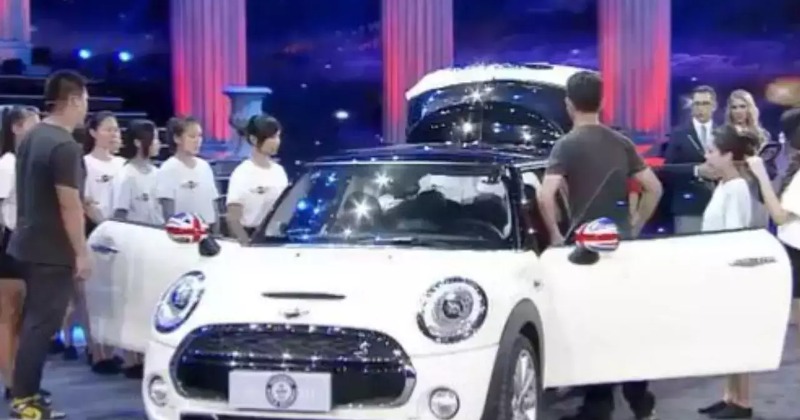 29 People Fit Inside A Mini Cooper, Create Guinness World Record