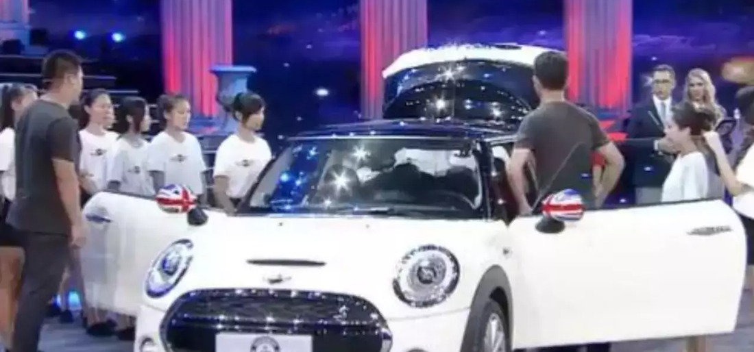 29 People Fit Inside A Mini Cooper, Create Guinness World Record