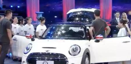 29 People Fit Inside A Mini Cooper, Create Guinness World Record