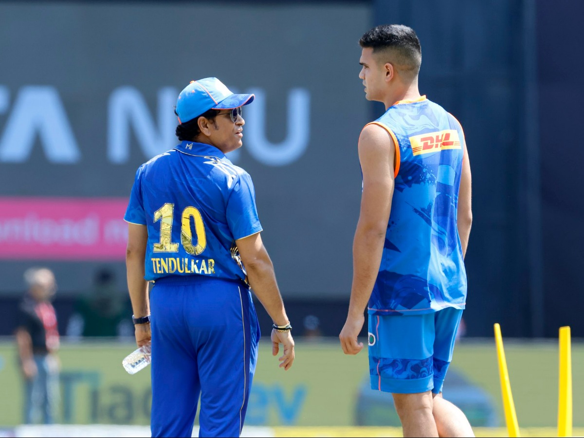 बेटे अर्जुन तेंदुलकर के IPL डेब्यू पर रो पड़े थे सचिन, पूर्व वेस्टइंडीज ...