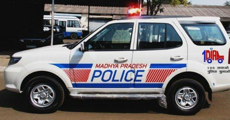 Caught On Cam: 60 People Attack Police Station In MP, Free Recently ...