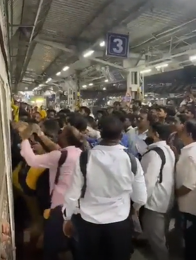 Mumbai Train Passengers Beat Up Men For Blocking Door