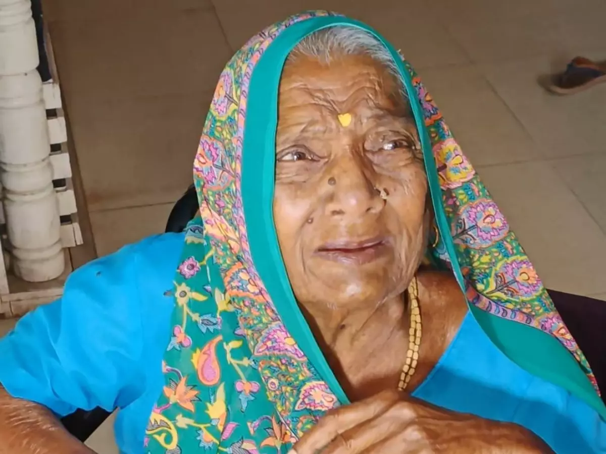 पति ने बनवाया था अस्पताल 87 वर्षीय पत्नी आज करोड़पति बेटों के रहते