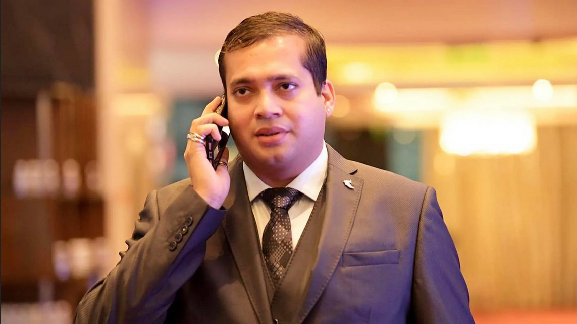 कौन है वो शख्स जो सभी धन्नासेठों को पीछे छोड़ बना भारत के पहले प्राइवेट ...