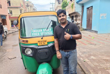 Neeraj Chopra के गोल्ड जीतने की खुशी में चंडीगढ़ के ऑटो रिक्शा चालक ने ...