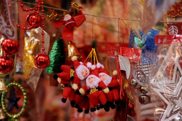 7 Best Christmas Decorations Items Market In Delhi: सस्ते में खरीदना है Christmas Tree, Santa ...