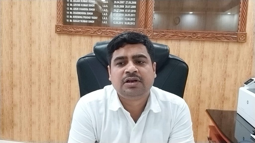 बिहार के IAS अफसर ने आम लोगों की तरह सरकारी अस्पताल में करवाई पत्नी की ...