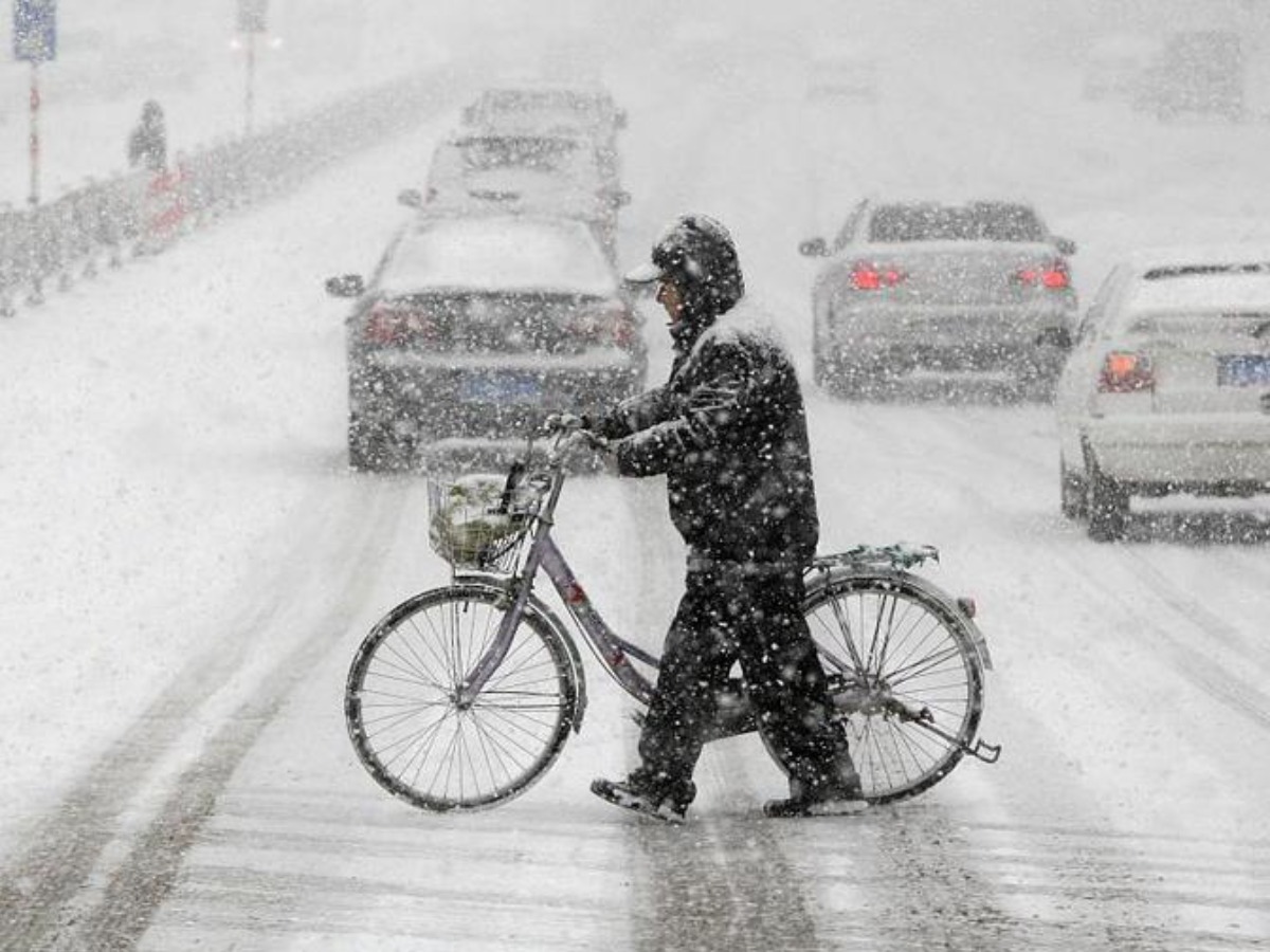 Rare, Extreme Snowfall In Eastern China Buries Parked Cars Under Two ...