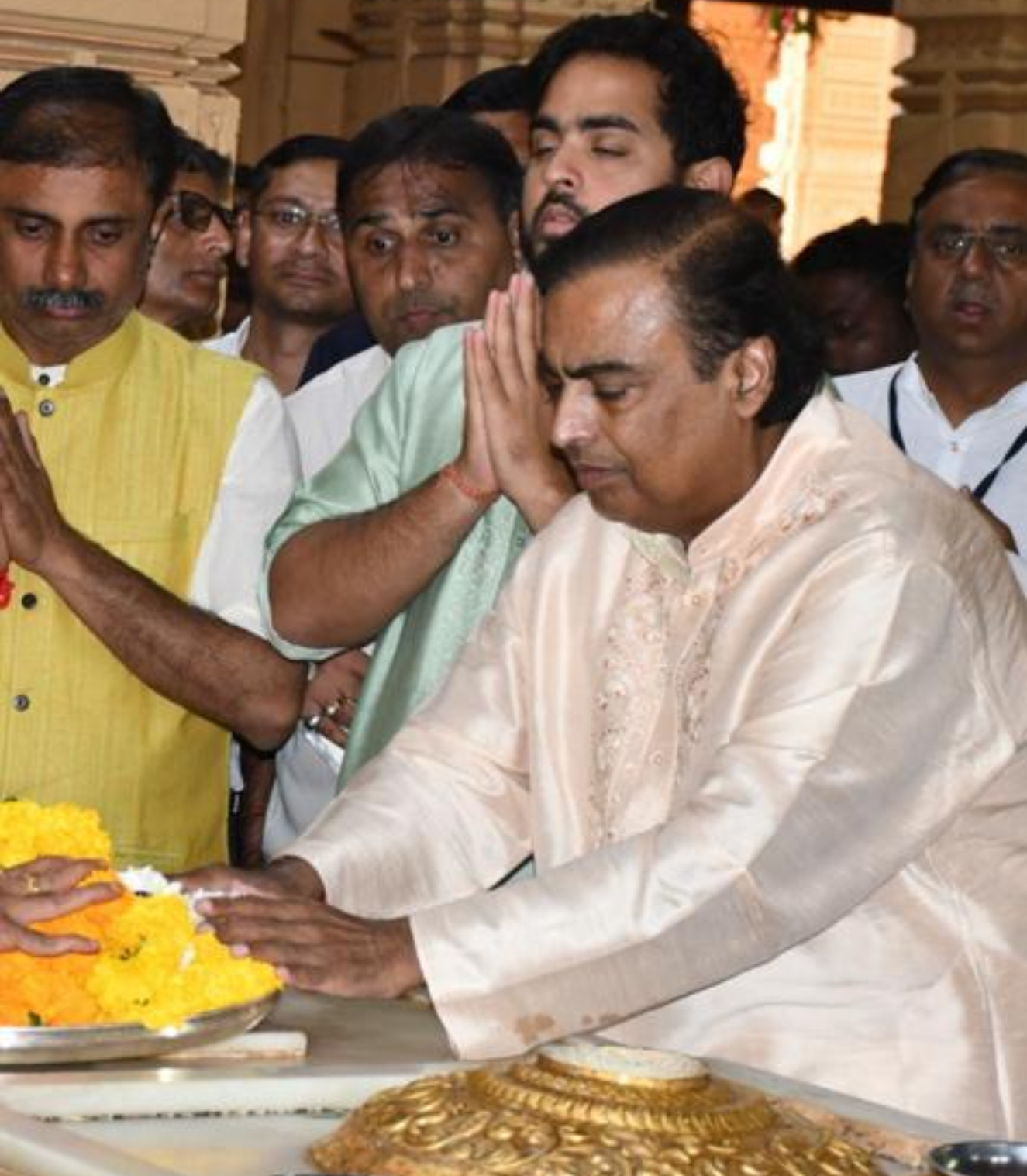 Mukesh Ambani Visits Somnath Temple With Son Akash Ambani, Donates 1.51 ...