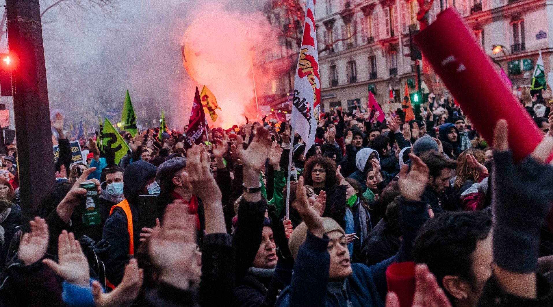 Paris: Protesters Storm Into BlackRock's Office Against Pension Reforms