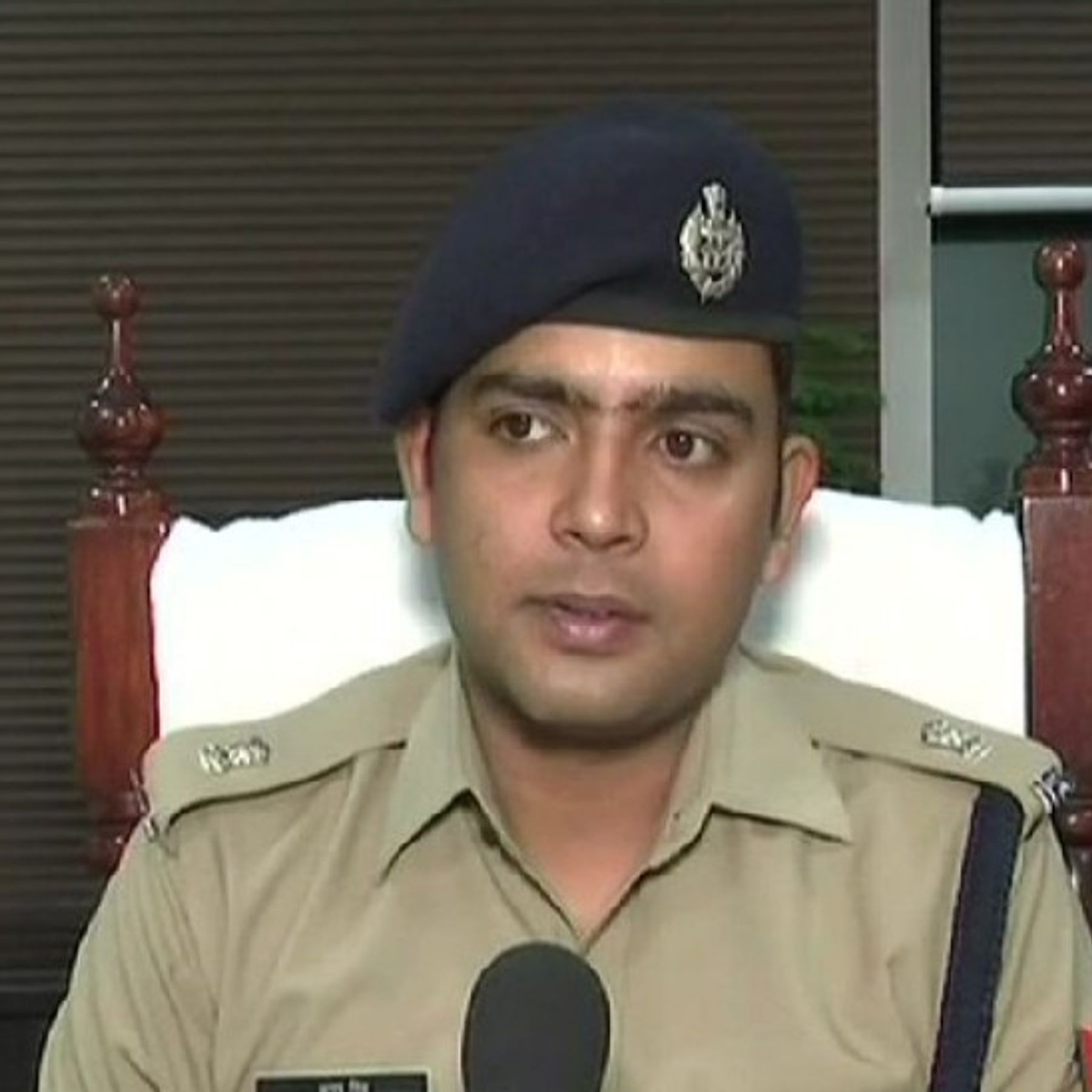सिपाही पिता ने बेटे को मेहनत से IPS बनाया, आज उसी ने अफसर बन पिता के ...