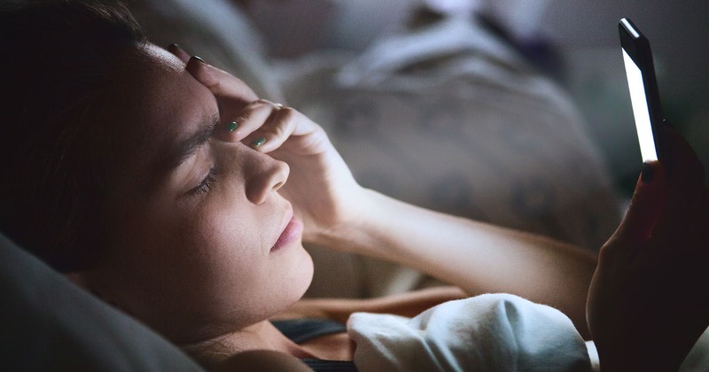 Hyderabad Woman Lost Her Vision Due To Smartphone: Here Are Tips To ...