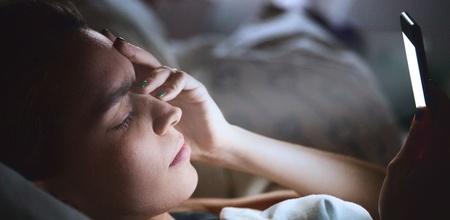 Hyderabad Woman Lost Her Vision Due To Smartphone: Here Are Tips To ...