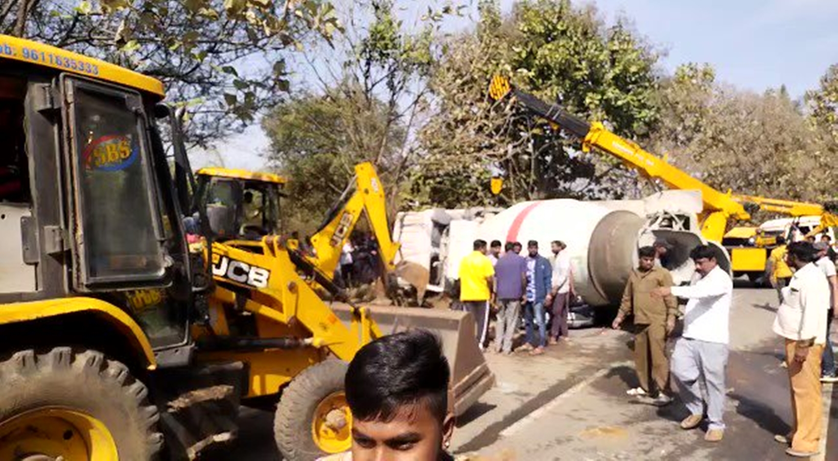 Bengaluru: Women Techie, Daughter Killed After Concrete Mixer Truck ... Bengaluru: Women Techie, Daughter Killed After Concrete Mixer Truck ...