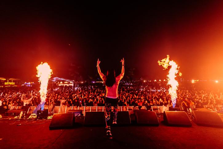 Seagram's 100 Pipers Glassware Ends 2022 With An Incredible Music ...