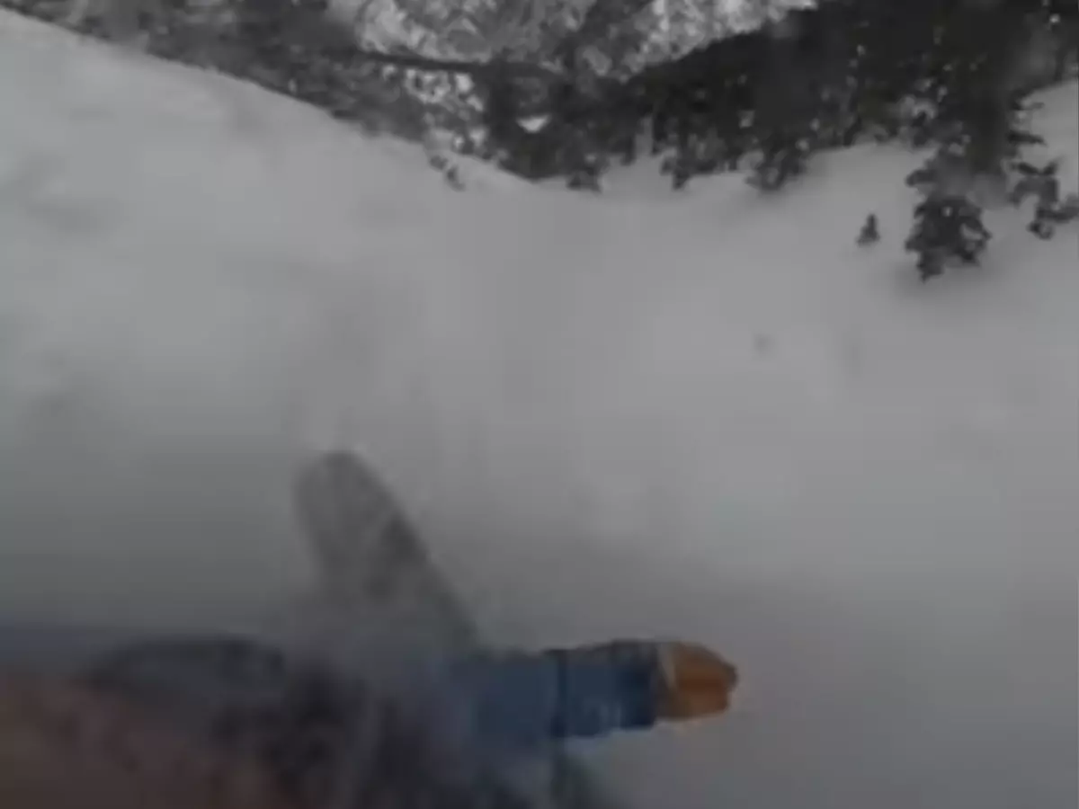 Video Of Man Snowboarding Through An Avalanche Goes Viral Video Of Man Snowboarding Through An Avalanche Goes Viral