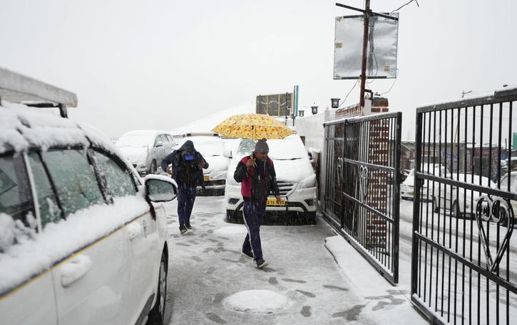 As Delhi Gets Relief From Cold, Hill States Hit By Snowfall, Over 250 ...