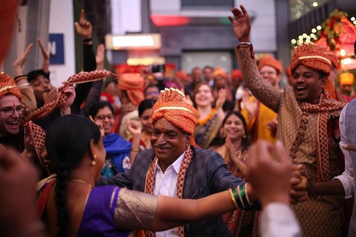 Video of Pakistani Girl Dancing To 'Ang Laga De' Goes Viral