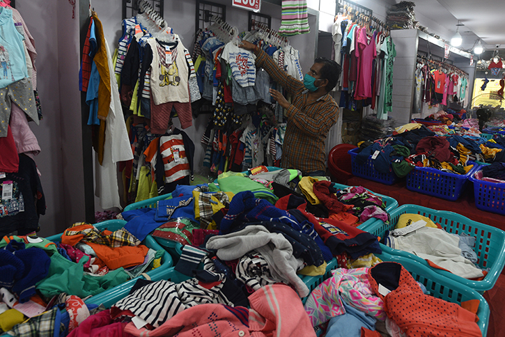 In This Lucknow Mall, Poor Can Get Woollen Clothes, Accessories For Free