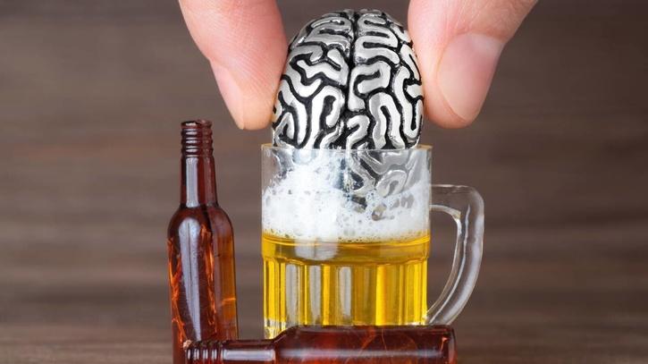 Explained: देसी शराब बनाते समय ऐसा क्या हो जाता है कि वो जहर बन जाती ...