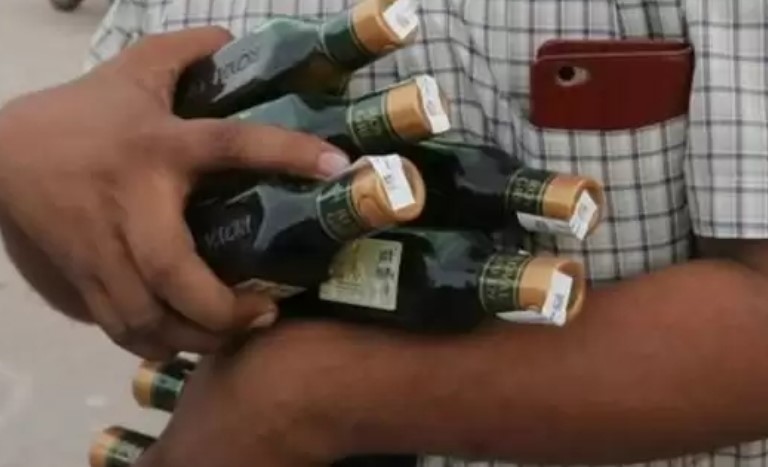 Explained: देसी शराब बनाते समय ऐसा क्या हो जाता है कि वो जहर बन जाती ...