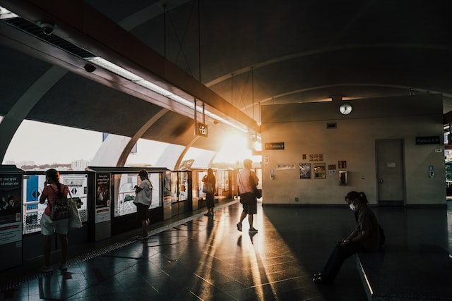 Video Of Singapore Train Blinding The Windows Near Apartments Goes Viral