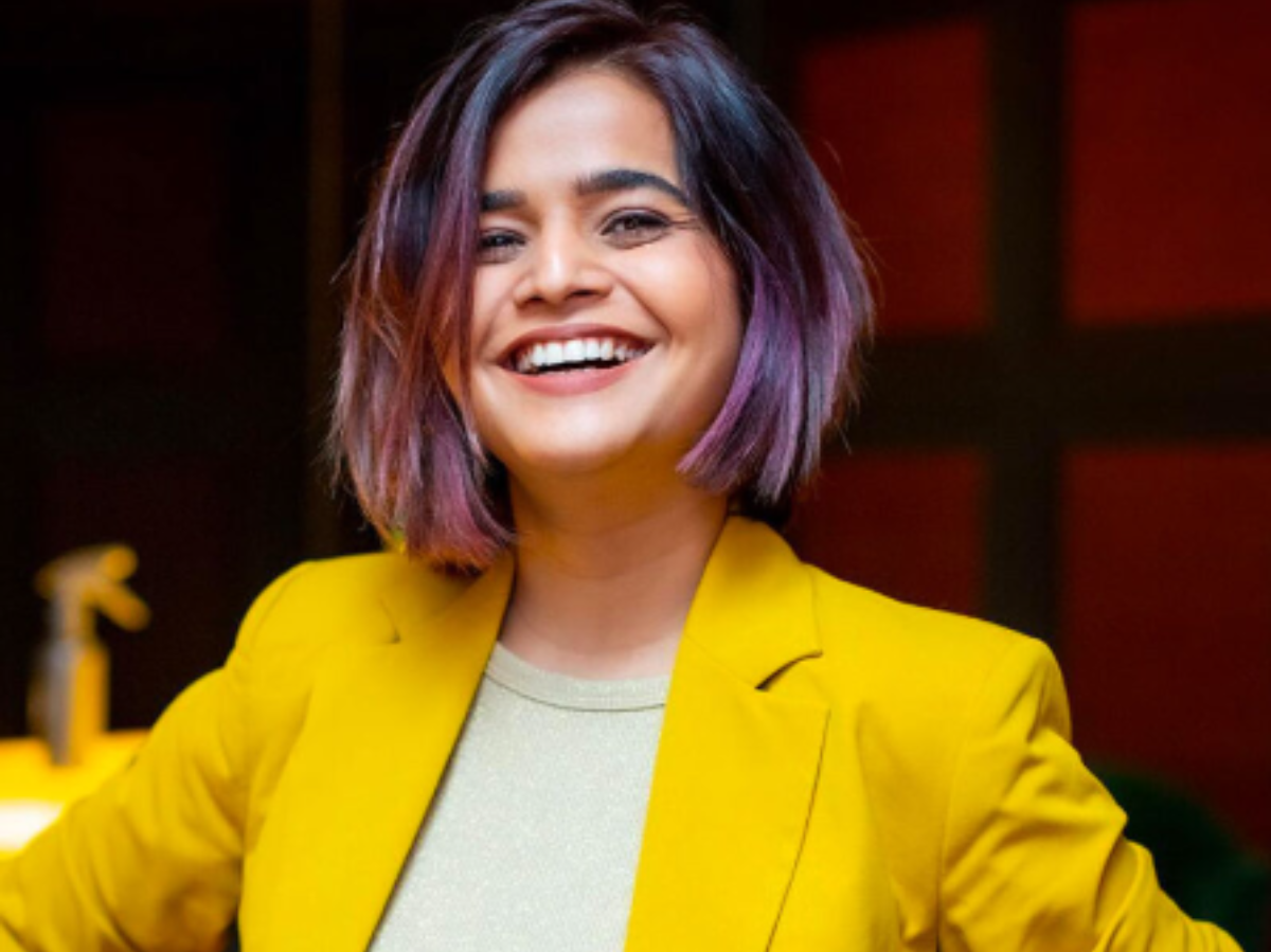 कौन है वो मॉडल जो अपनी बेटी को सीने से लगाए उतर गई रैंप वॉक करने ...